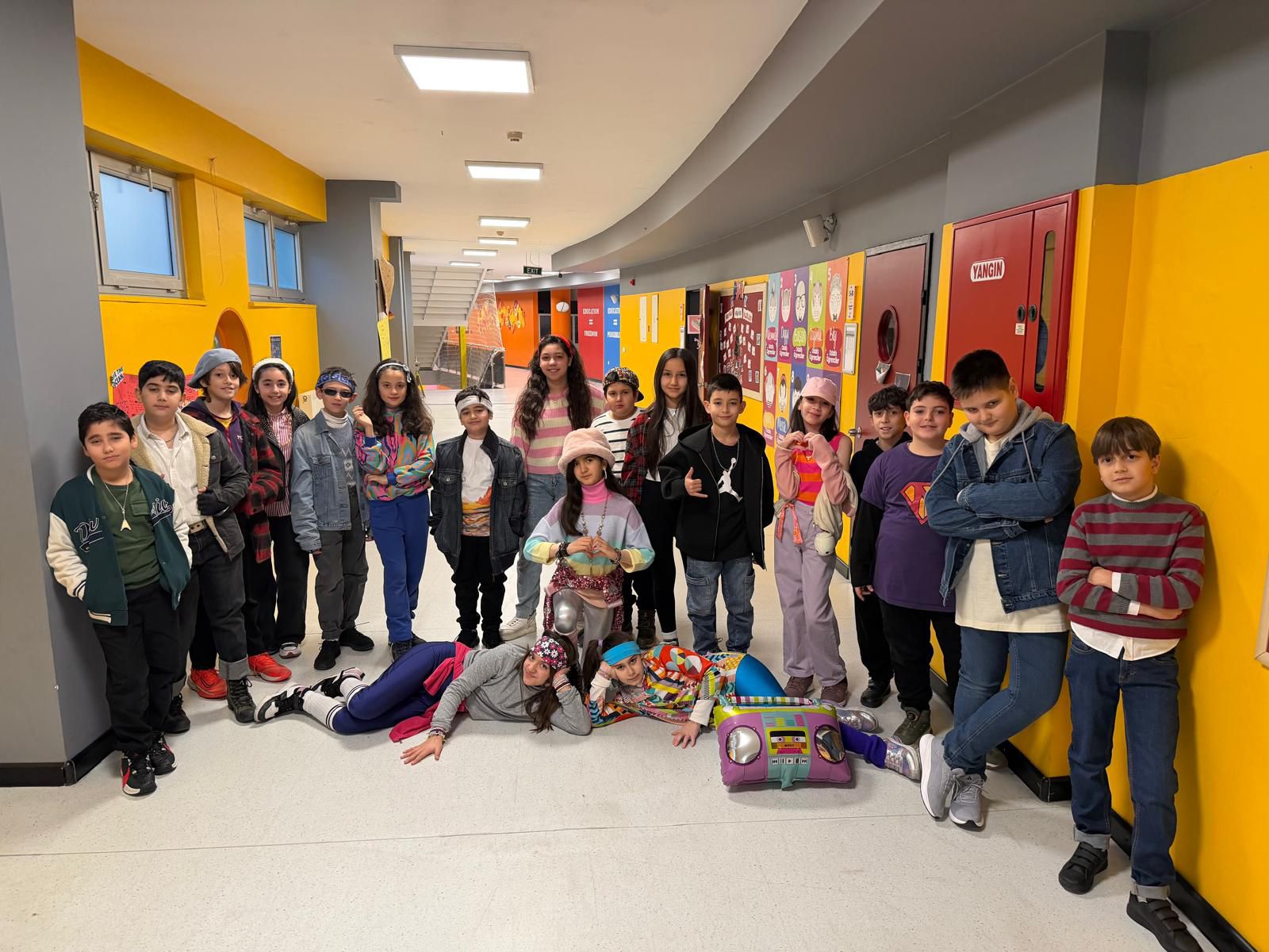 90’LAR TEMALI EĞLENCELİ İNGİLİZCE ETKİNLİĞİMİZ! - Maya Okulları ...